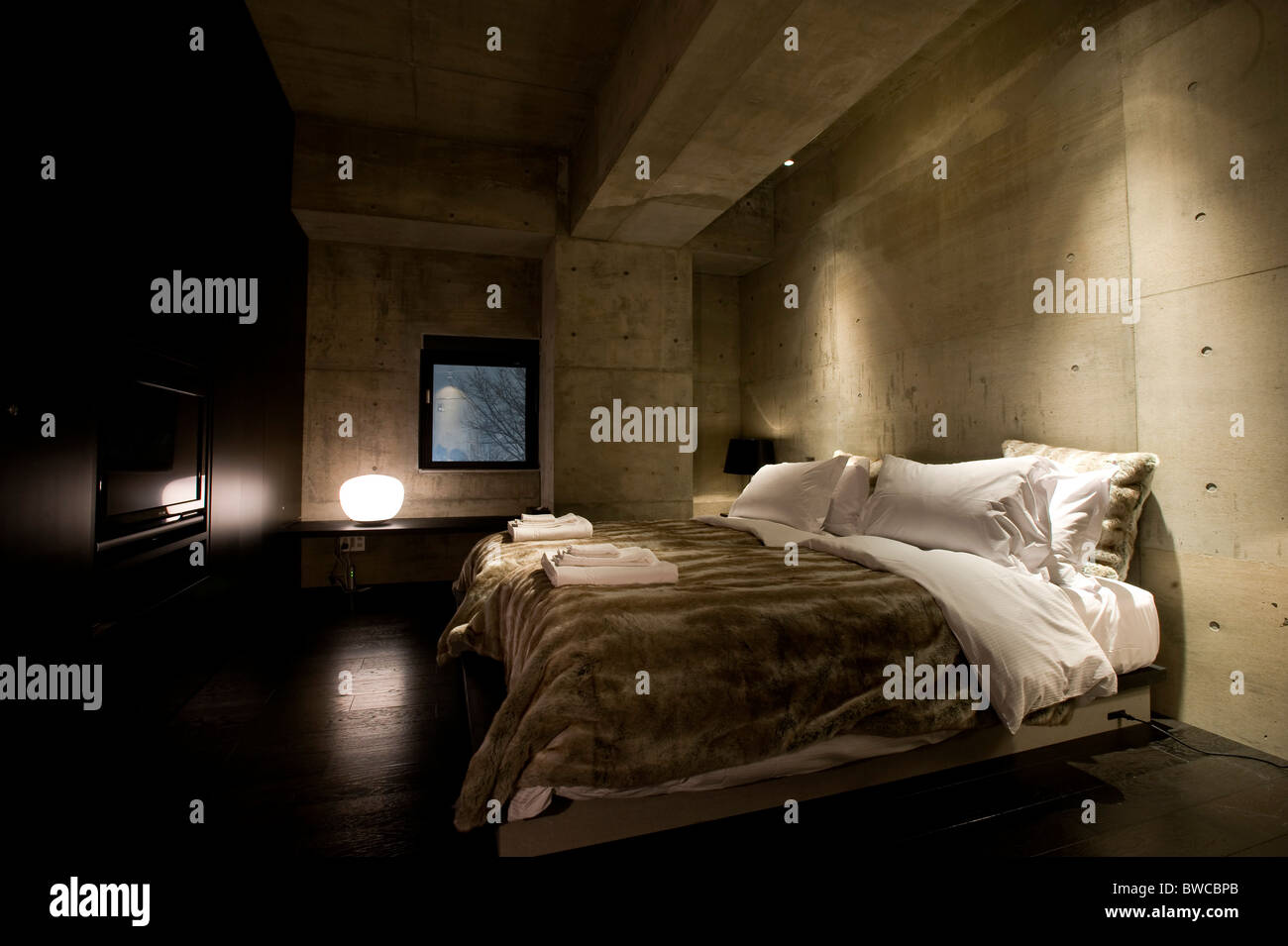 Photo shows one of the spacious bedrooms at Suiboku Lofts in Hirafu ...