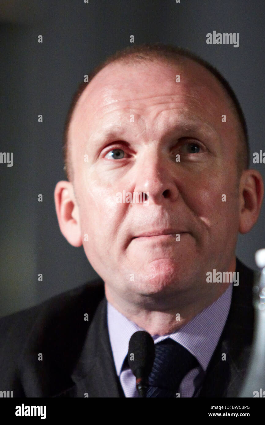 Matt Wrack, general secretary of the FBU, addresses thousands of ...