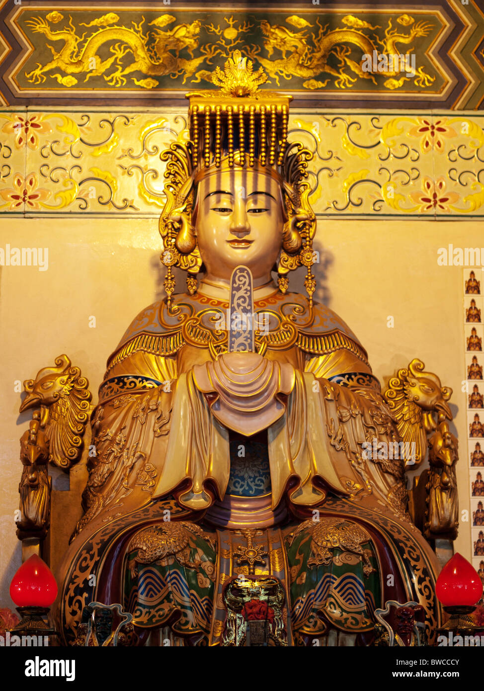 Buddhist temple interior Stock Photo - Alamy