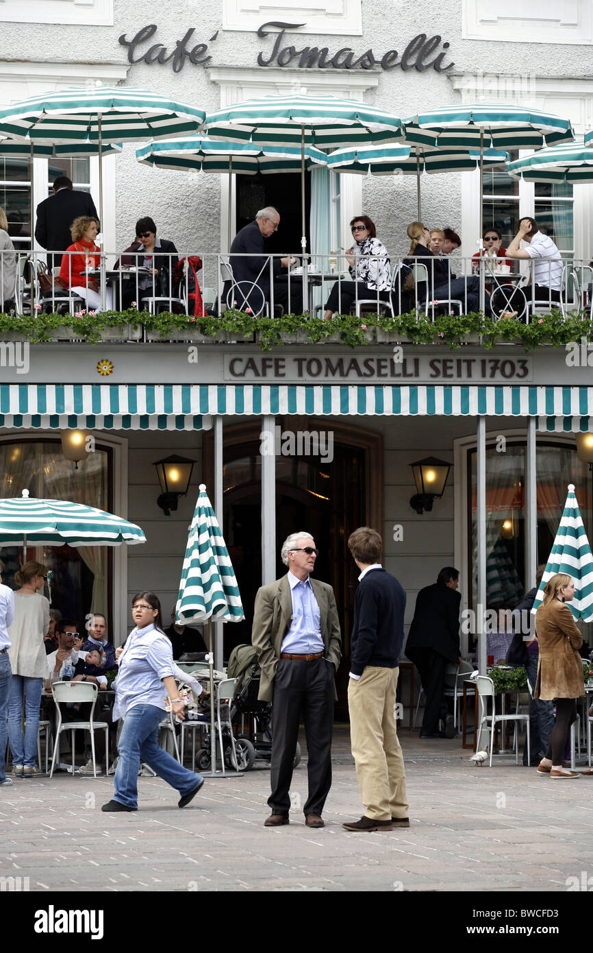 Exteriors town traditional balcony hi-res stock photography and images ...