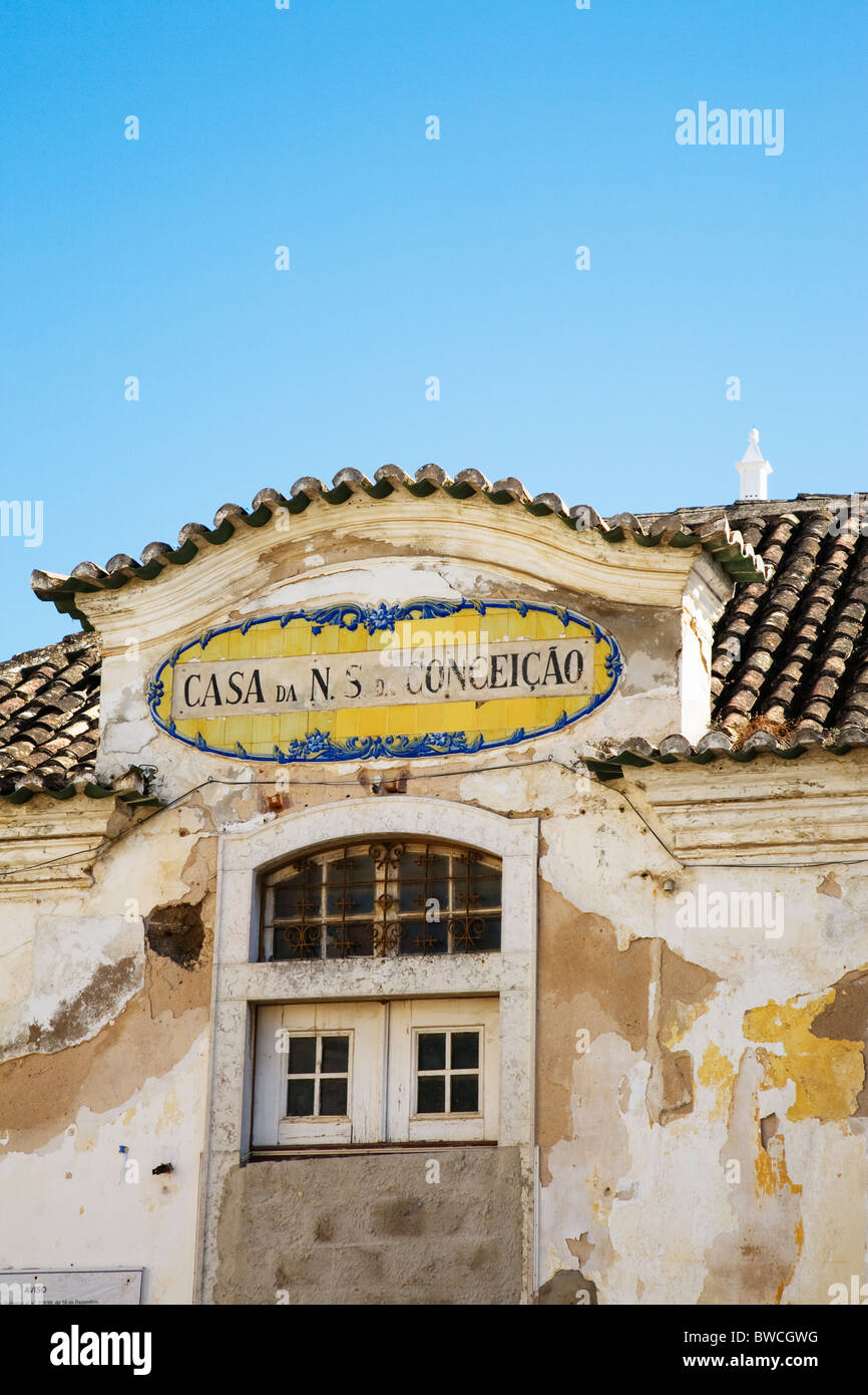 Portuguese traditional building hi-res stock photography and images - Alamy