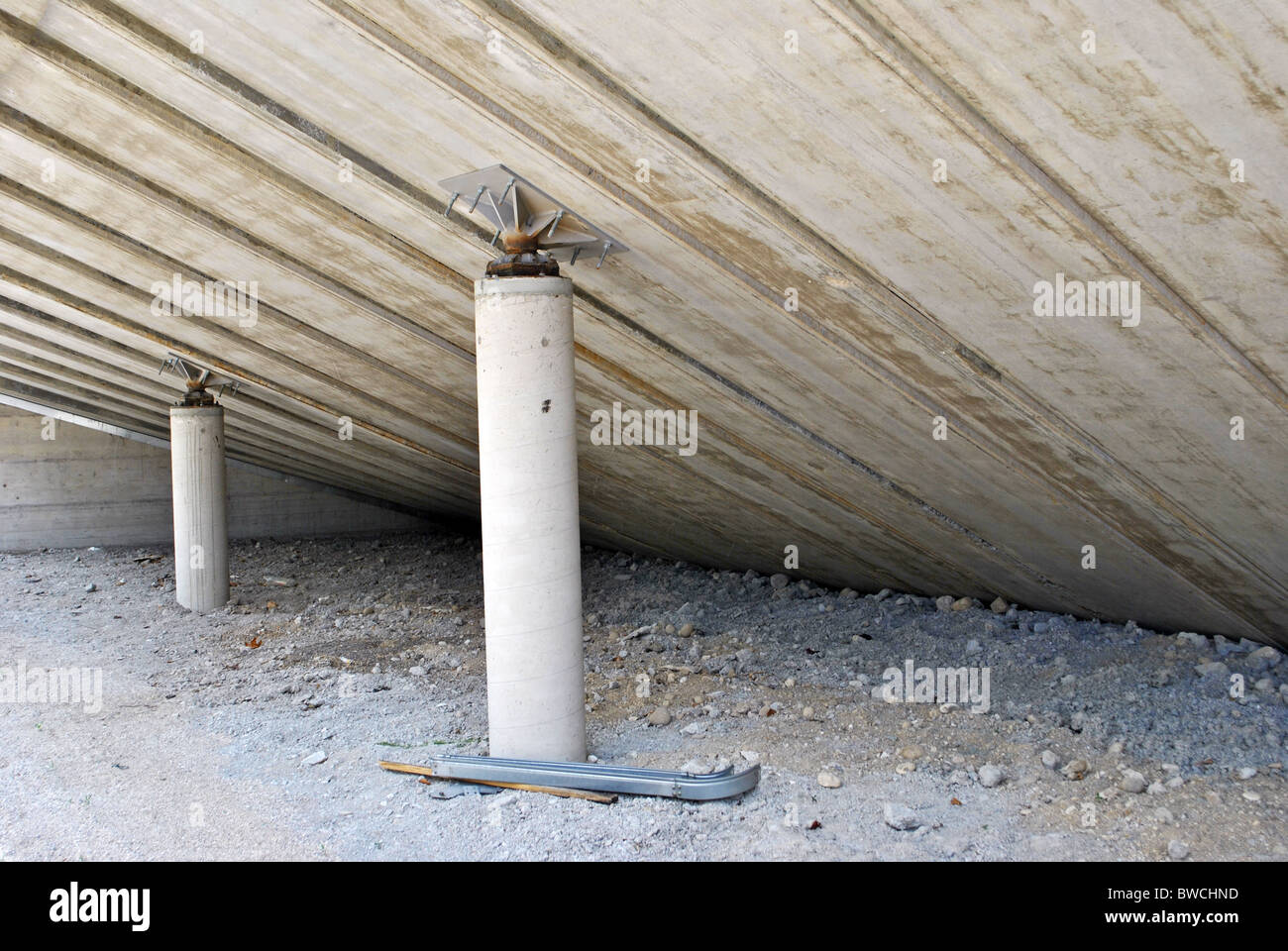 concrete columns to support the structure Stock Photo - Alamy