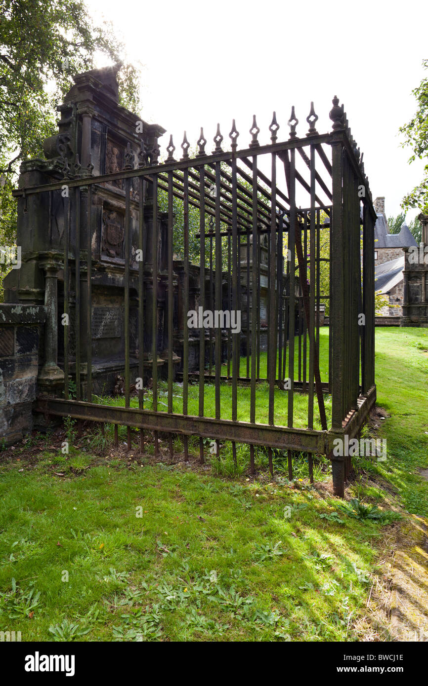 Railings grave hi-res stock photography and images - Alamy