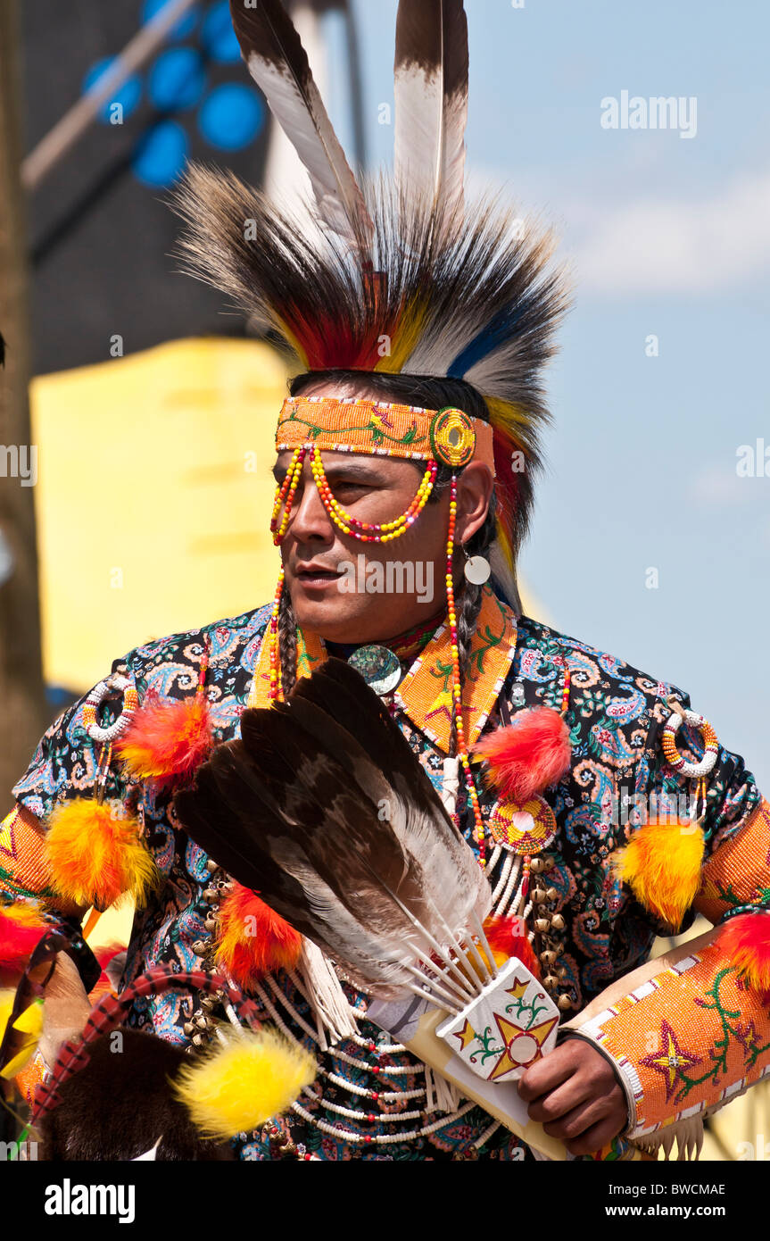 Native canada chicken dance hi-res stock photography and images - Alamy