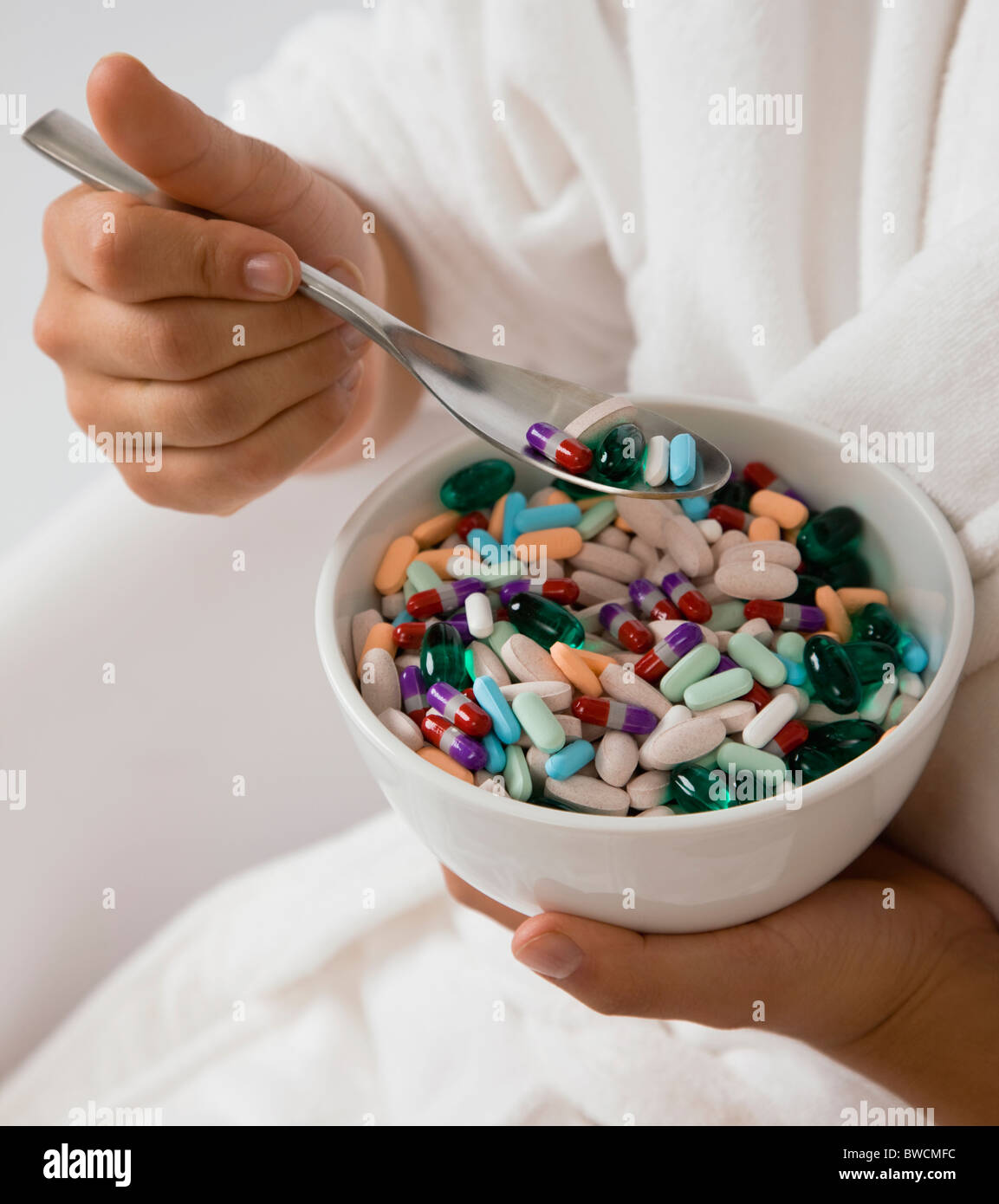 Bowl of pills hi-res stock photography and images - Alamy