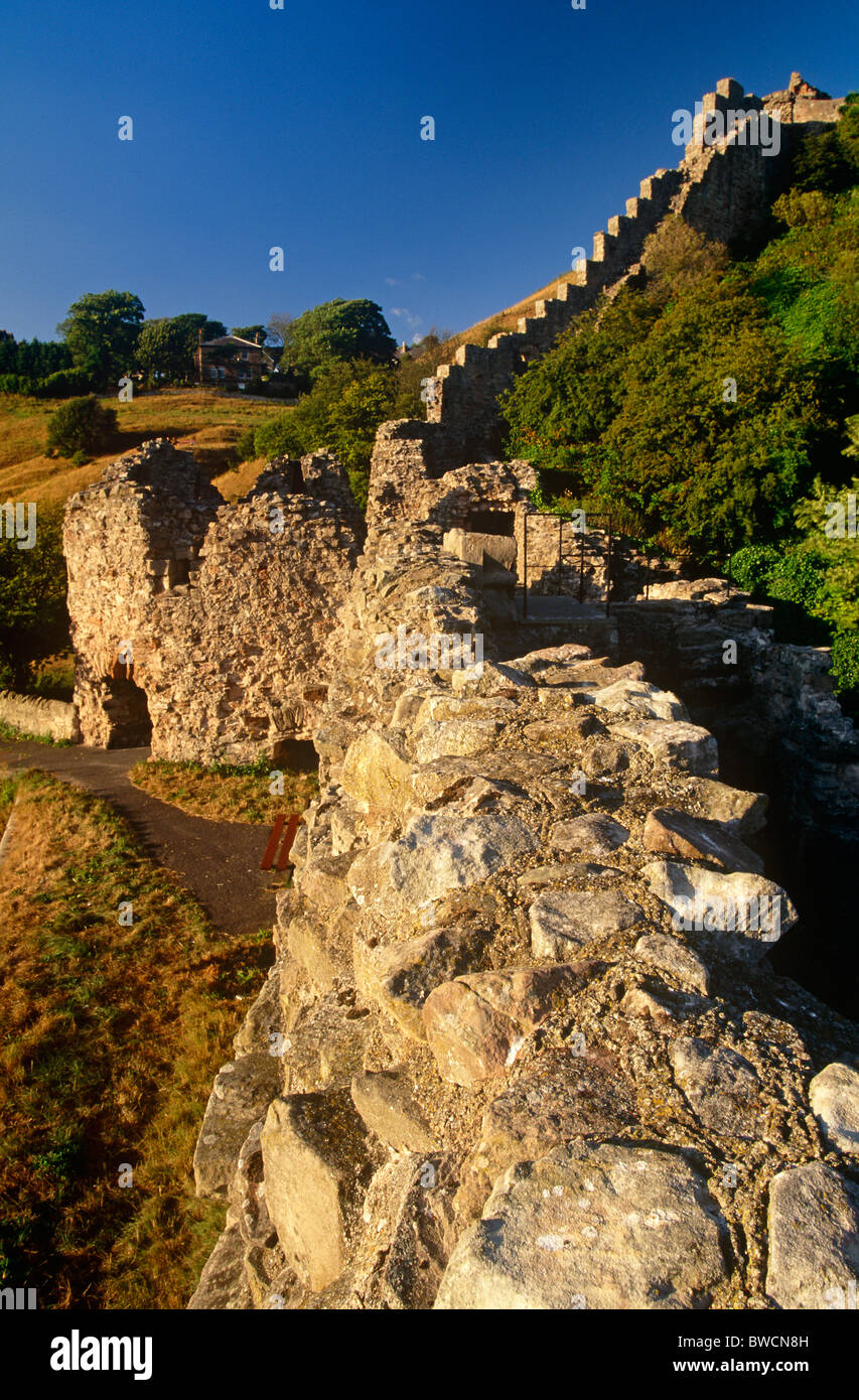 Berwick upon tweed castle white walls hi-res stock photography and ...