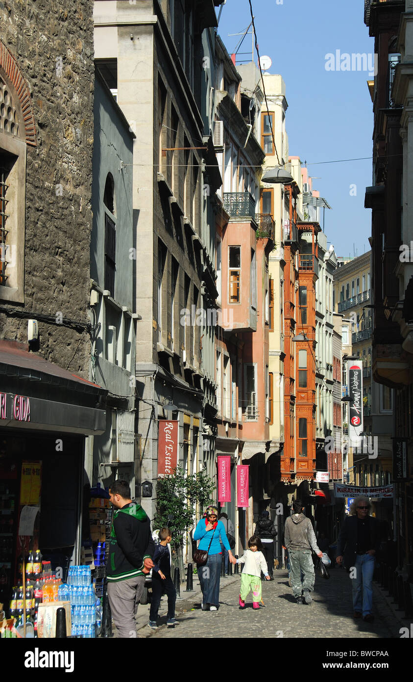 Istanbul street scenes hi-res stock photography and images - Alamy