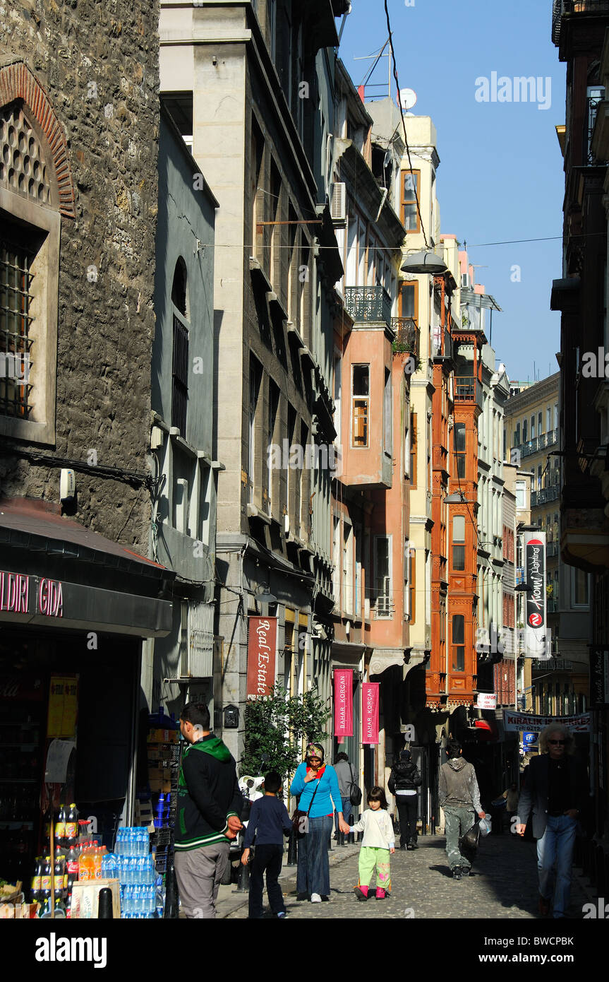 Istanbul street scenes hi-res stock photography and images - Alamy