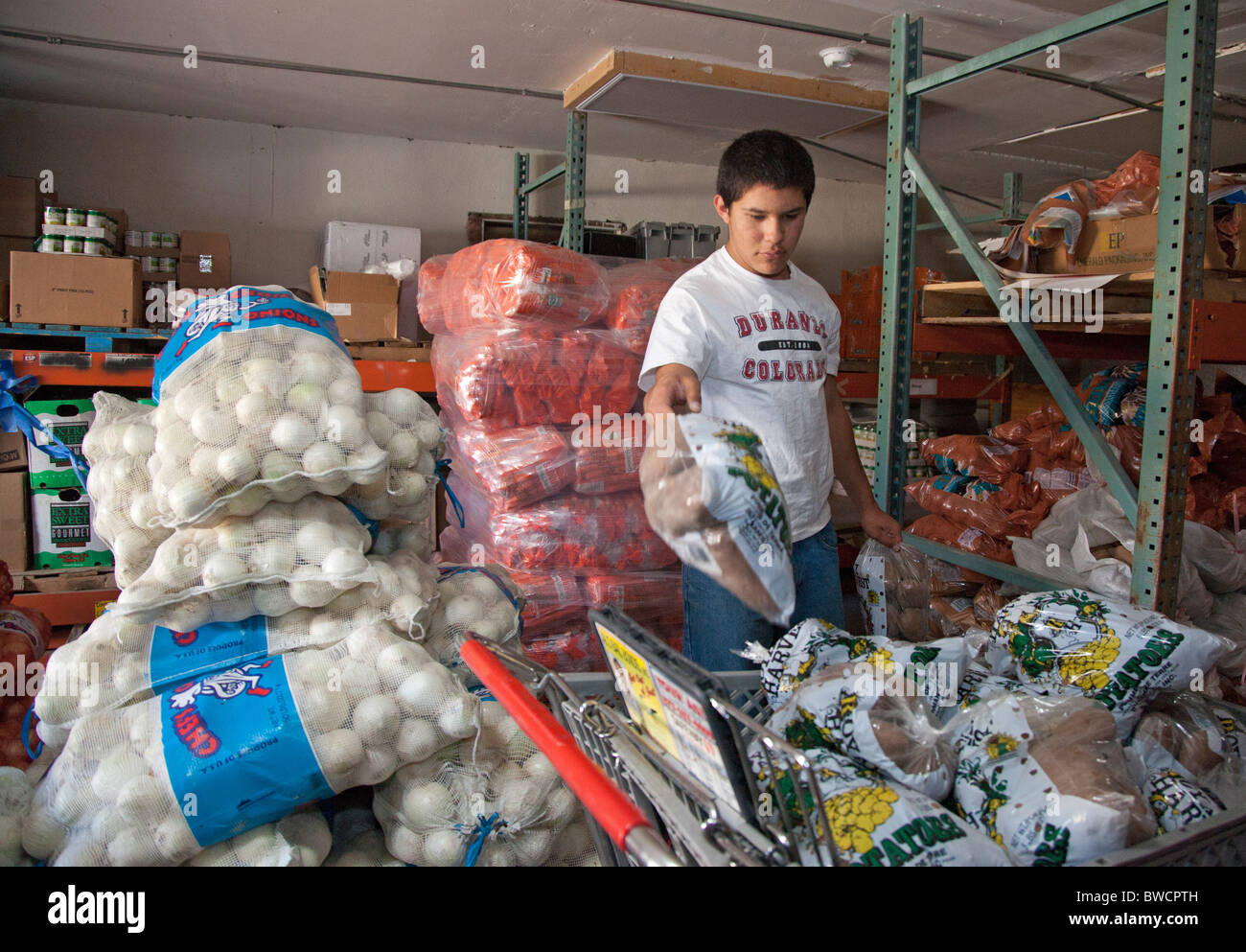 Food bank services hi-res stock photography and images - Alamy