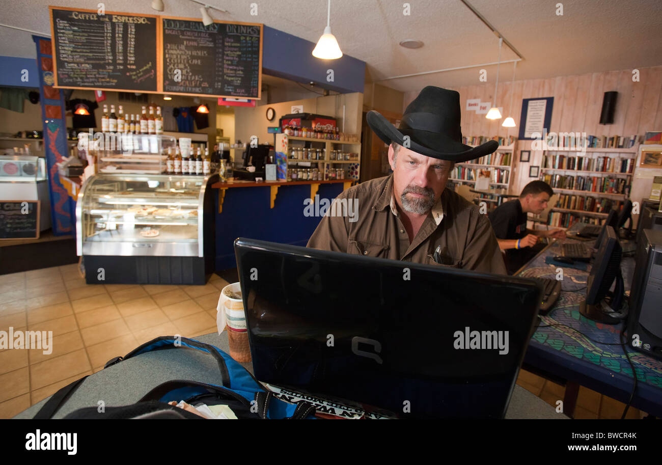 Working coffee shop laptop hi-res stock photography and images - Alamy