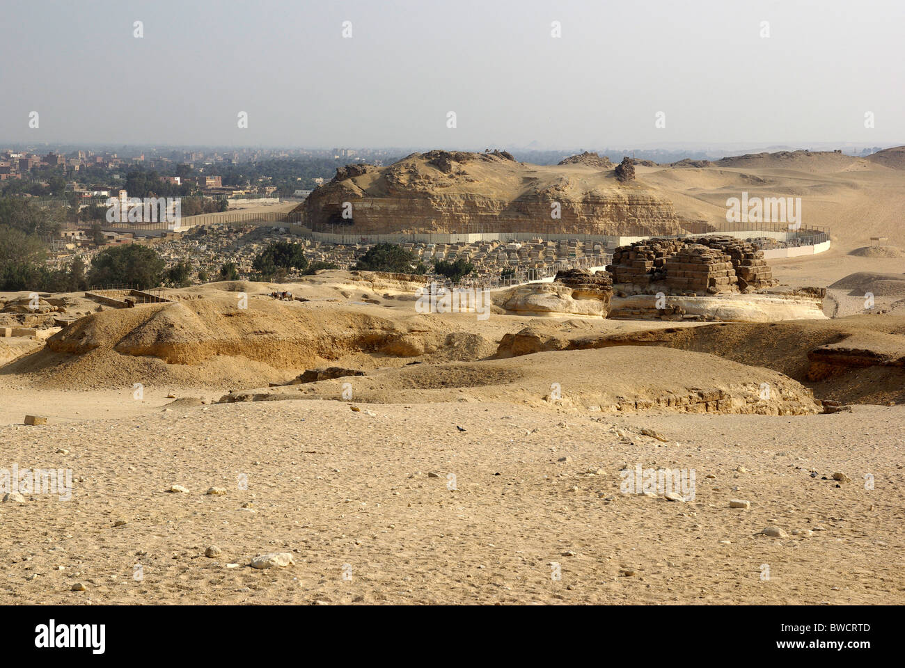Desert pyramid hi-res stock photography and images - Alamy