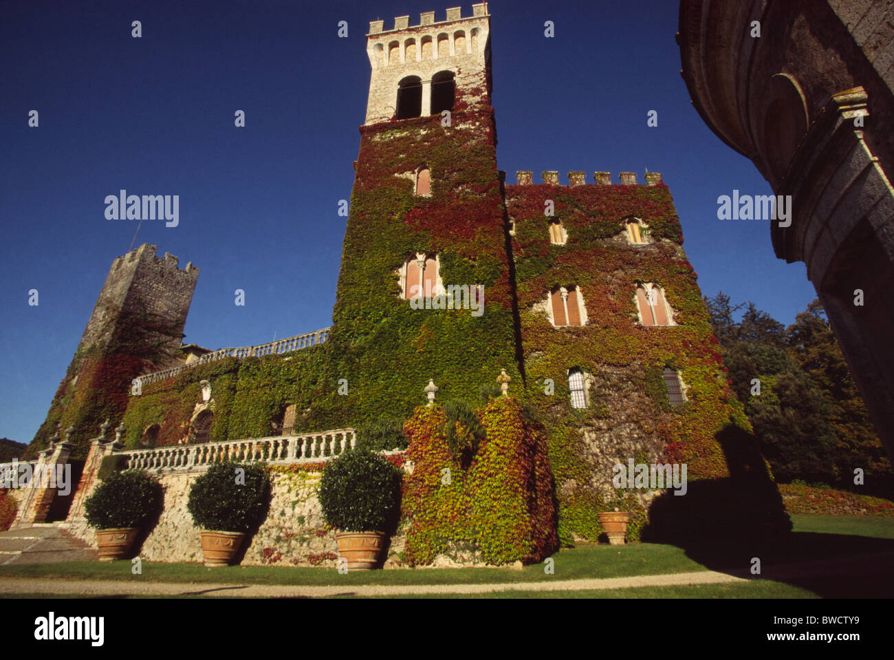 Sixteenth century castle hi-res stock photography and images - Alamy