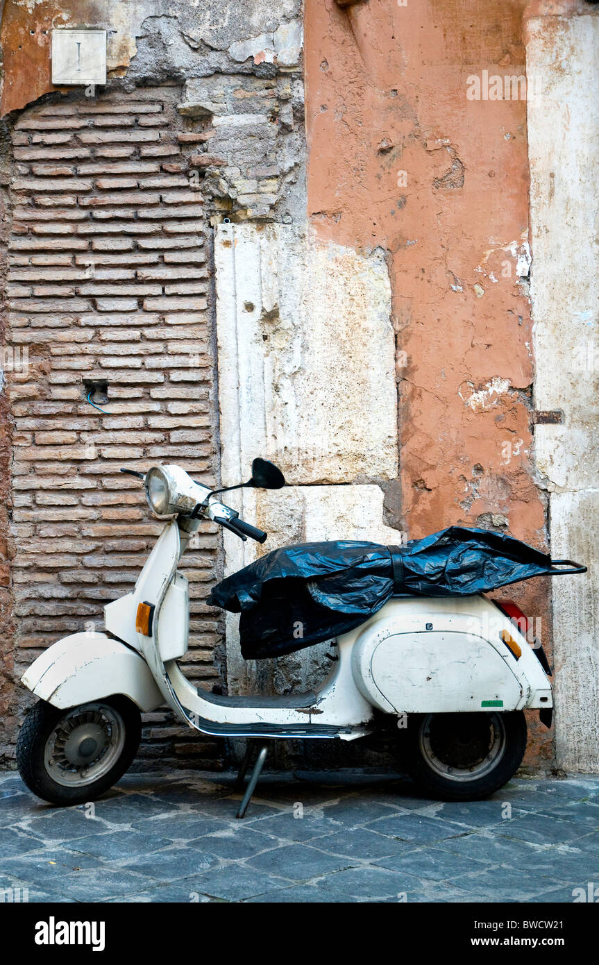 Old Vespa High Resolution Stock Photography and Images - Alamy