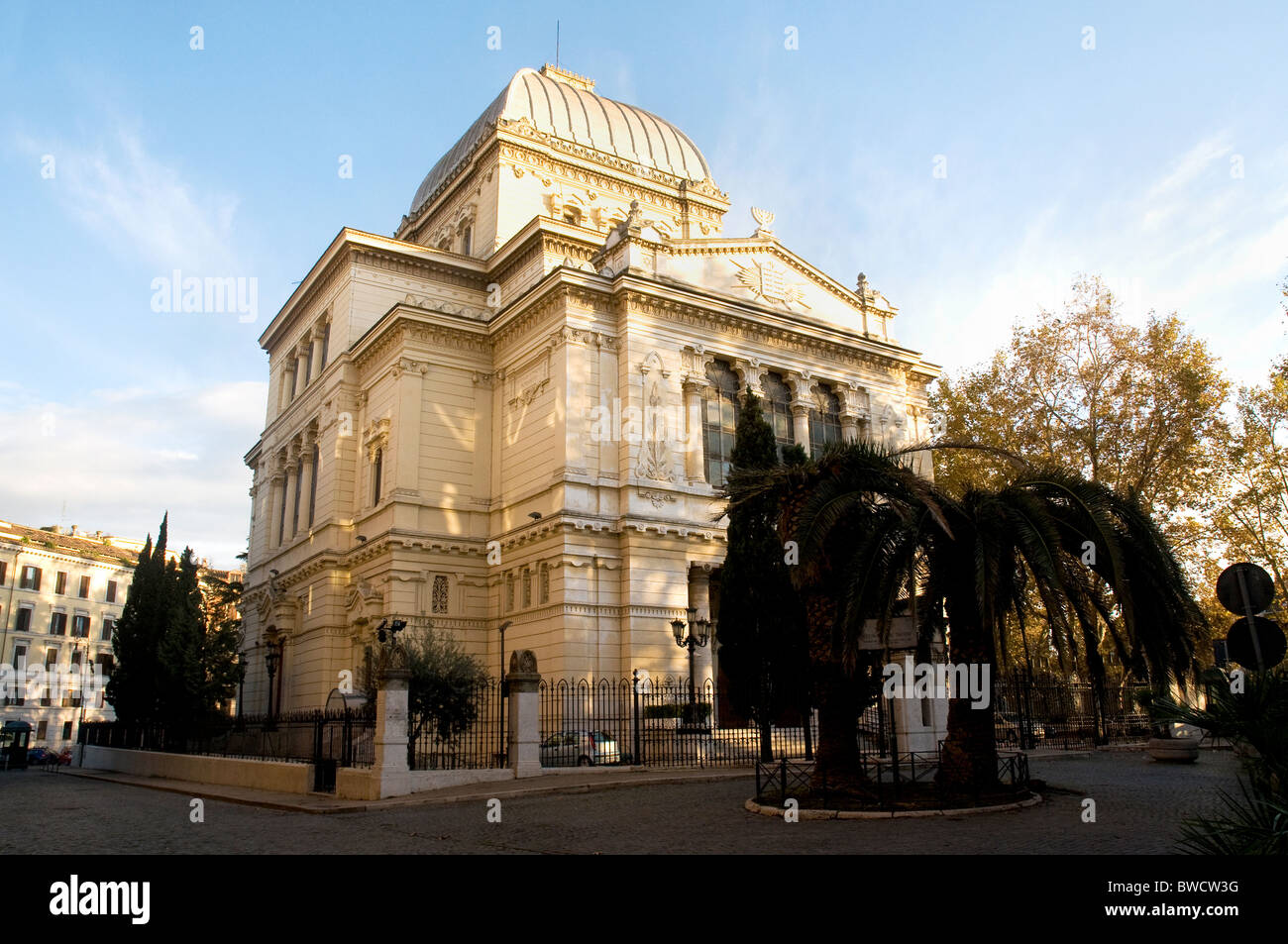 The synagogue tempio maggiore di roma hi-res stock photography and ...