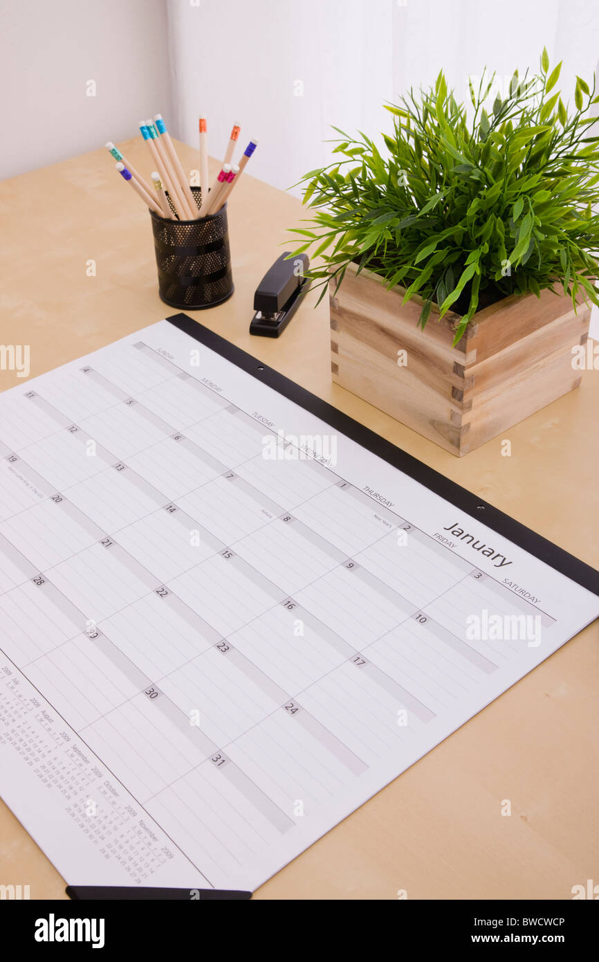 Desk with calendar hi-res stock photography and images - Alamy
