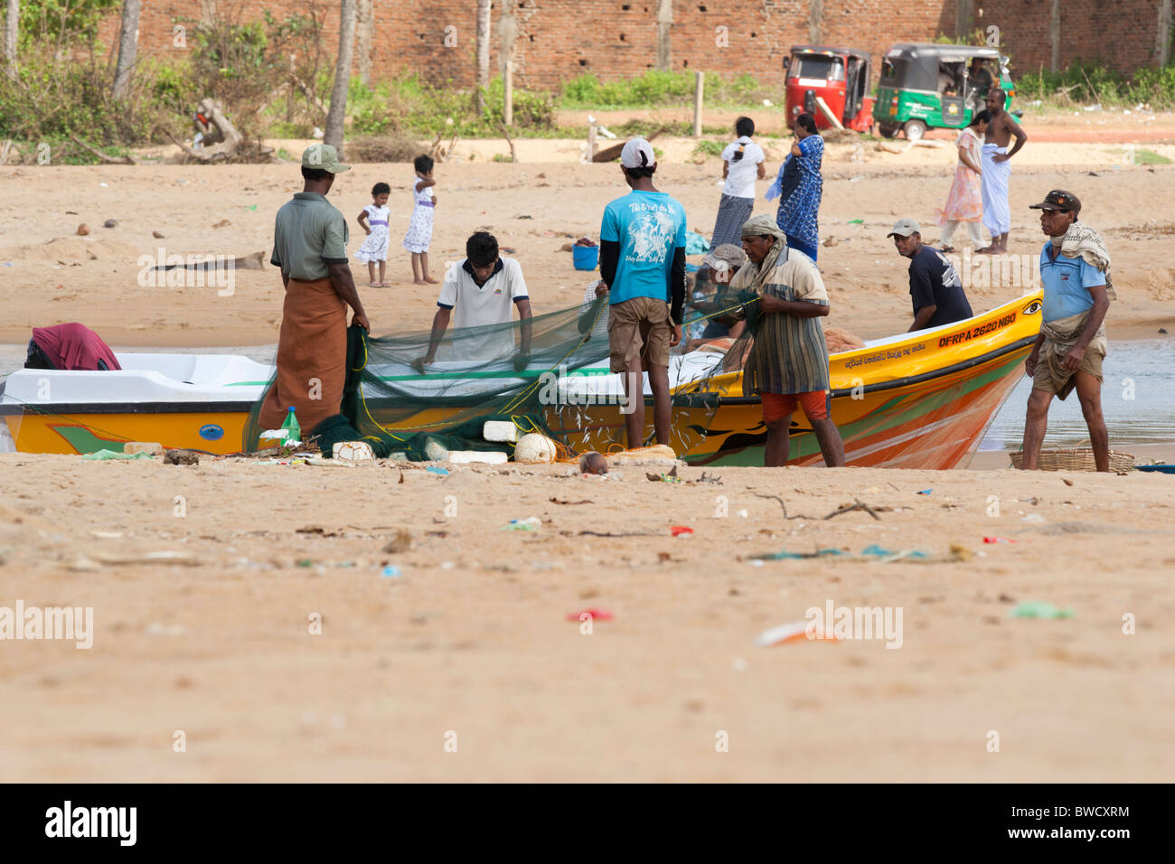 Sri Lankan fishermen checking their nets Stock Photo - Alamy