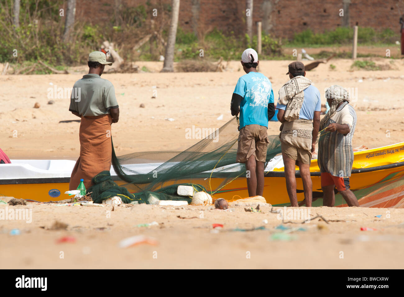 Sri Lankan fishermen checking their nets Stock Photo - Alamy