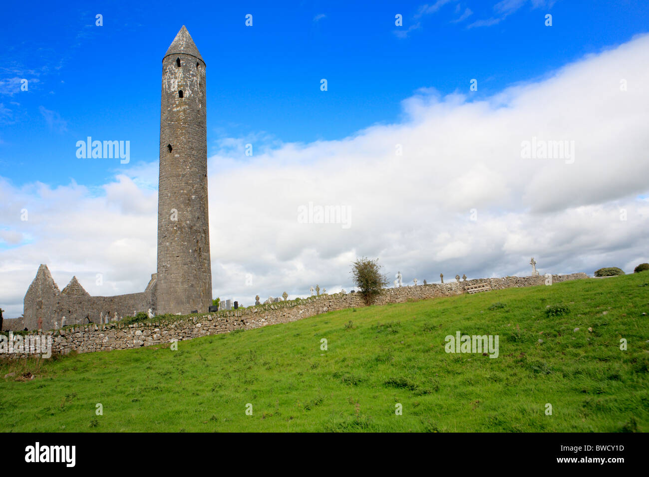 Round tower medieval church hi-res stock photography and images - Alamy