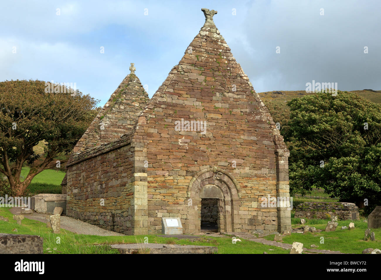 Kilmalkedar church hi-res stock photography and images - Alamy