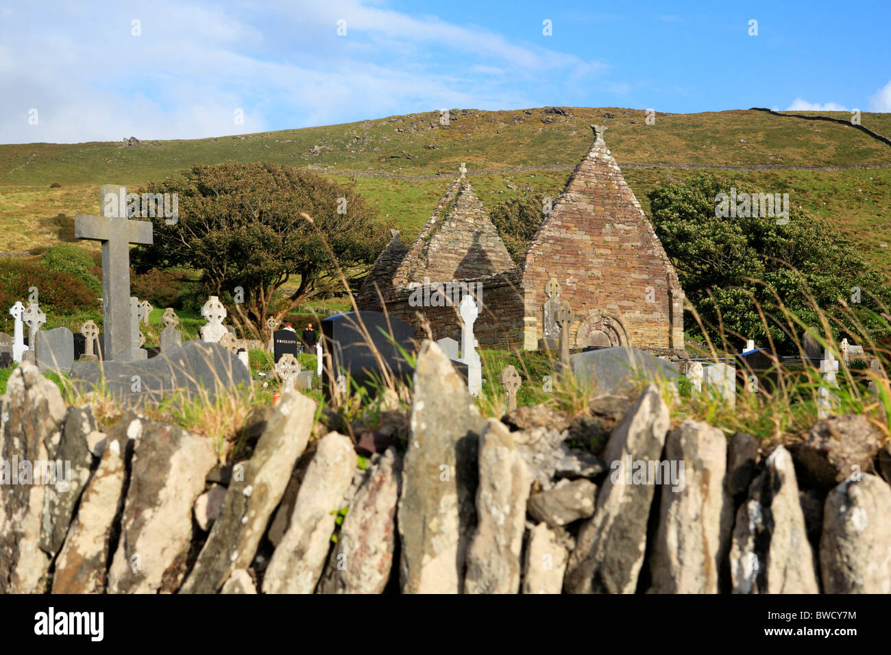 Kilmalkedar church hi-res stock photography and images - Alamy