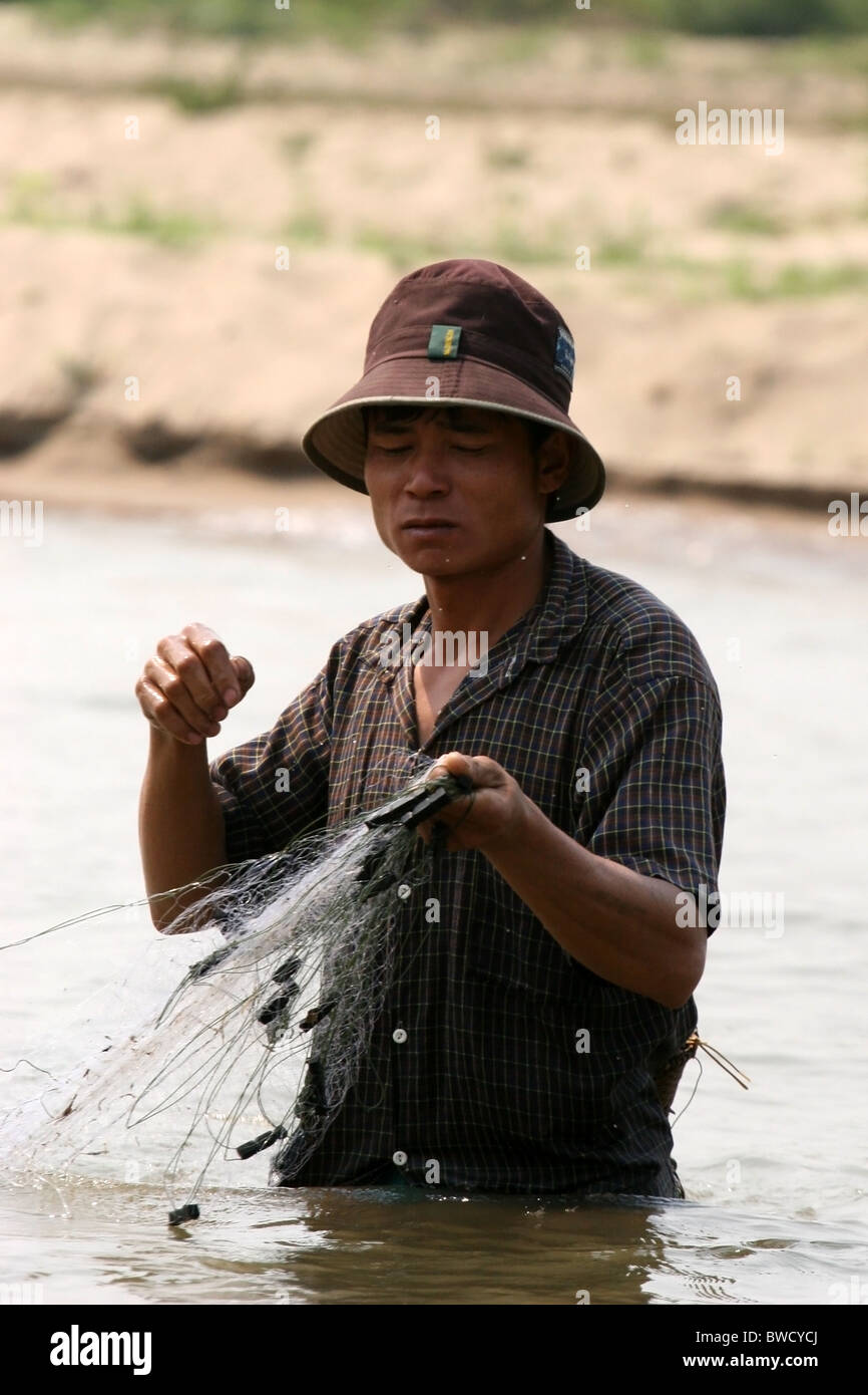 Northern thailand traditional fishing hi-res stock photography and ...