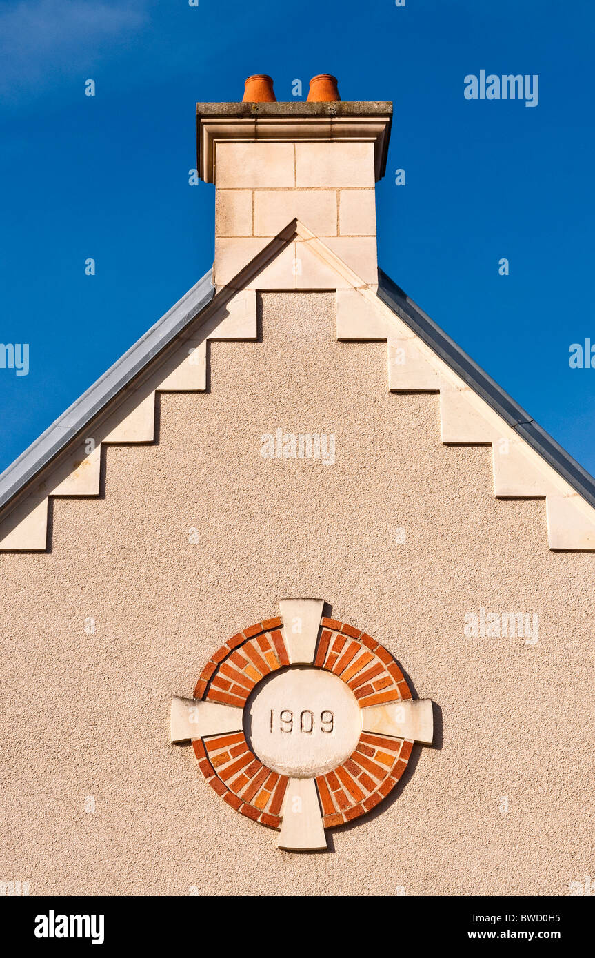 Brick building gable end hi-res stock photography and images - Alamy