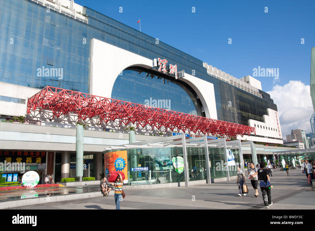 passengers in front of Shenzhen Railway Station Stock Photo - Alamy