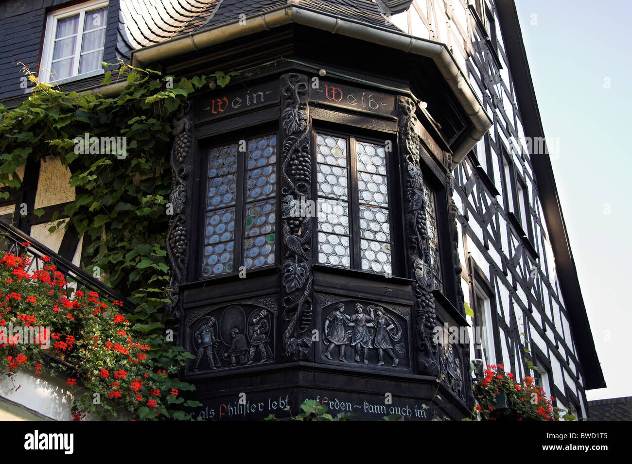 Ornate building, The Drosselgasse, Old Town, Rudesheim, Germany Stock ...