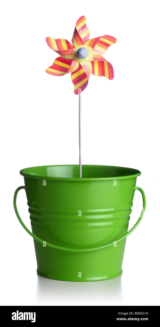 Green metallic trash bin hi-res stock photography and images - Alamy