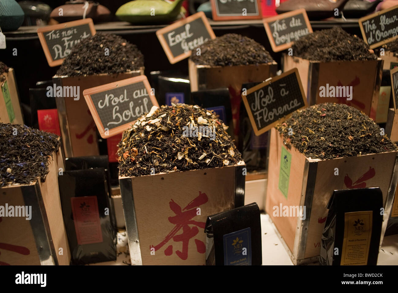 Green teas display christmas market hi-res stock photography and images ...