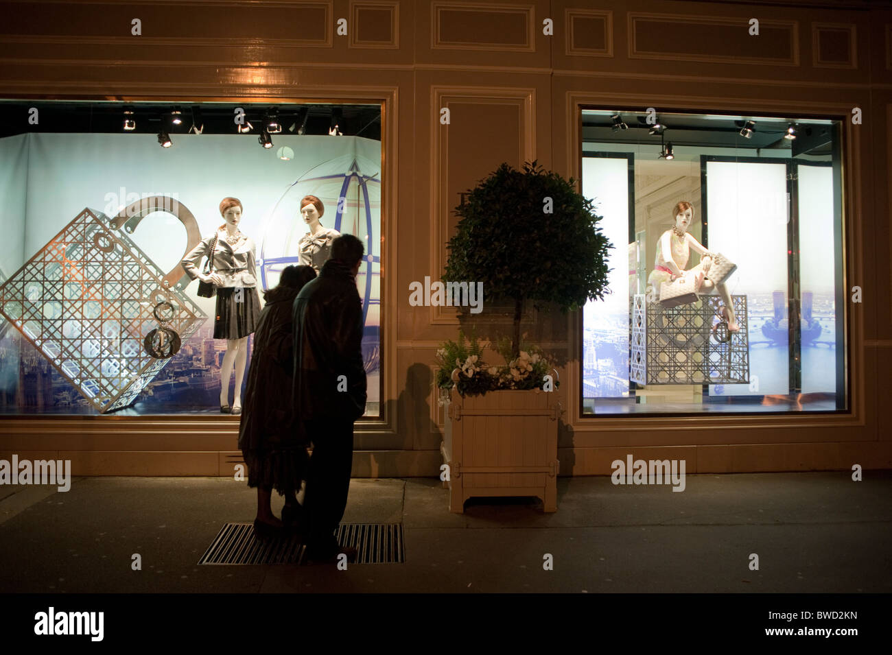 Dior Paris High Resolution Stock Photography and Images - Alamy