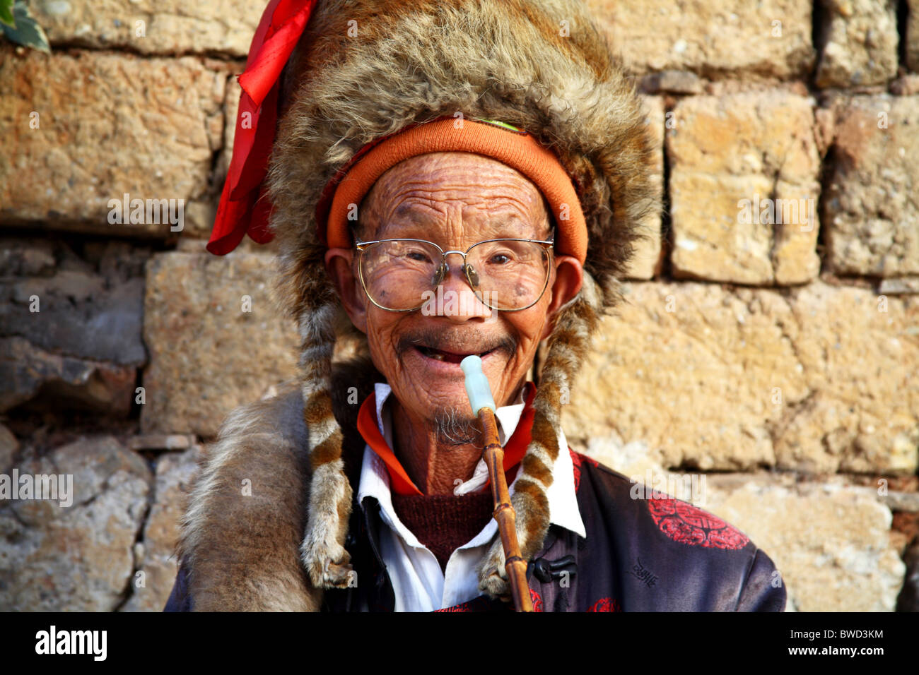 Old chinese man hi-res stock photography and images - Alamy