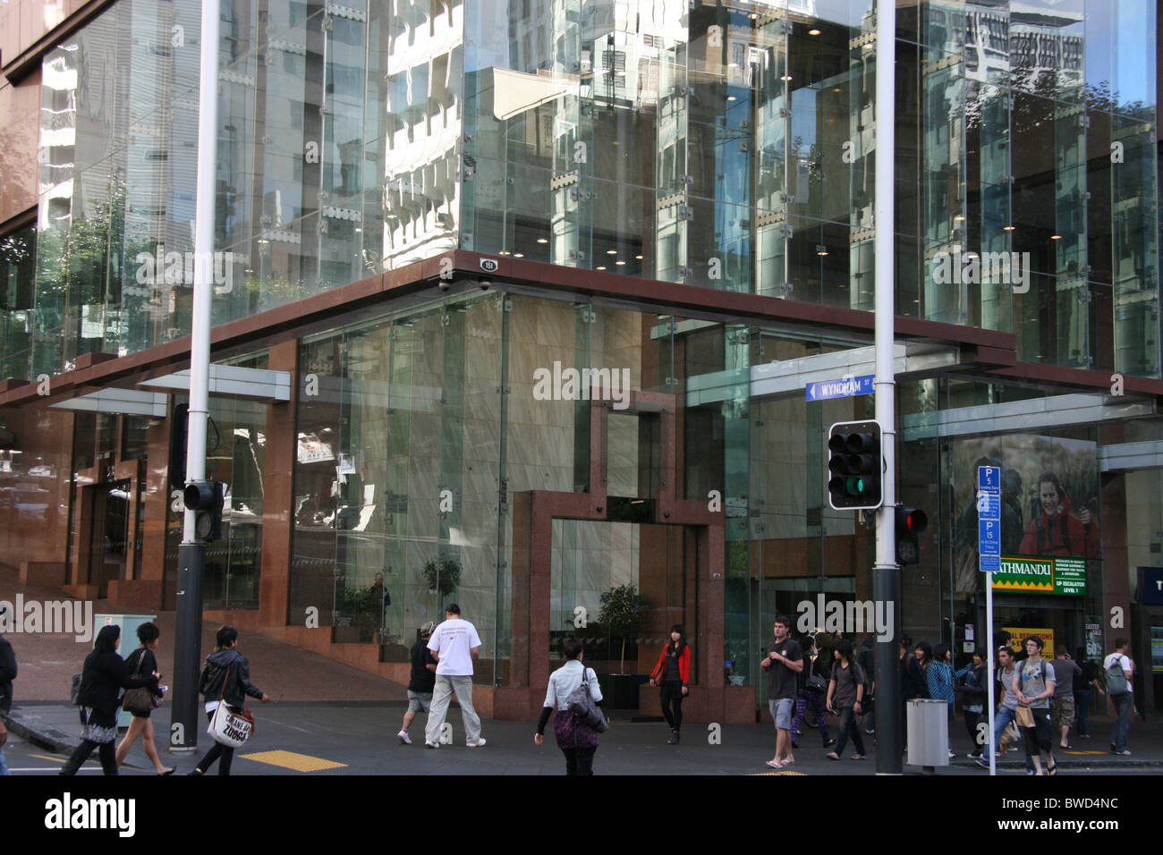 Auckland road sign hi-res stock photography and images - Alamy
