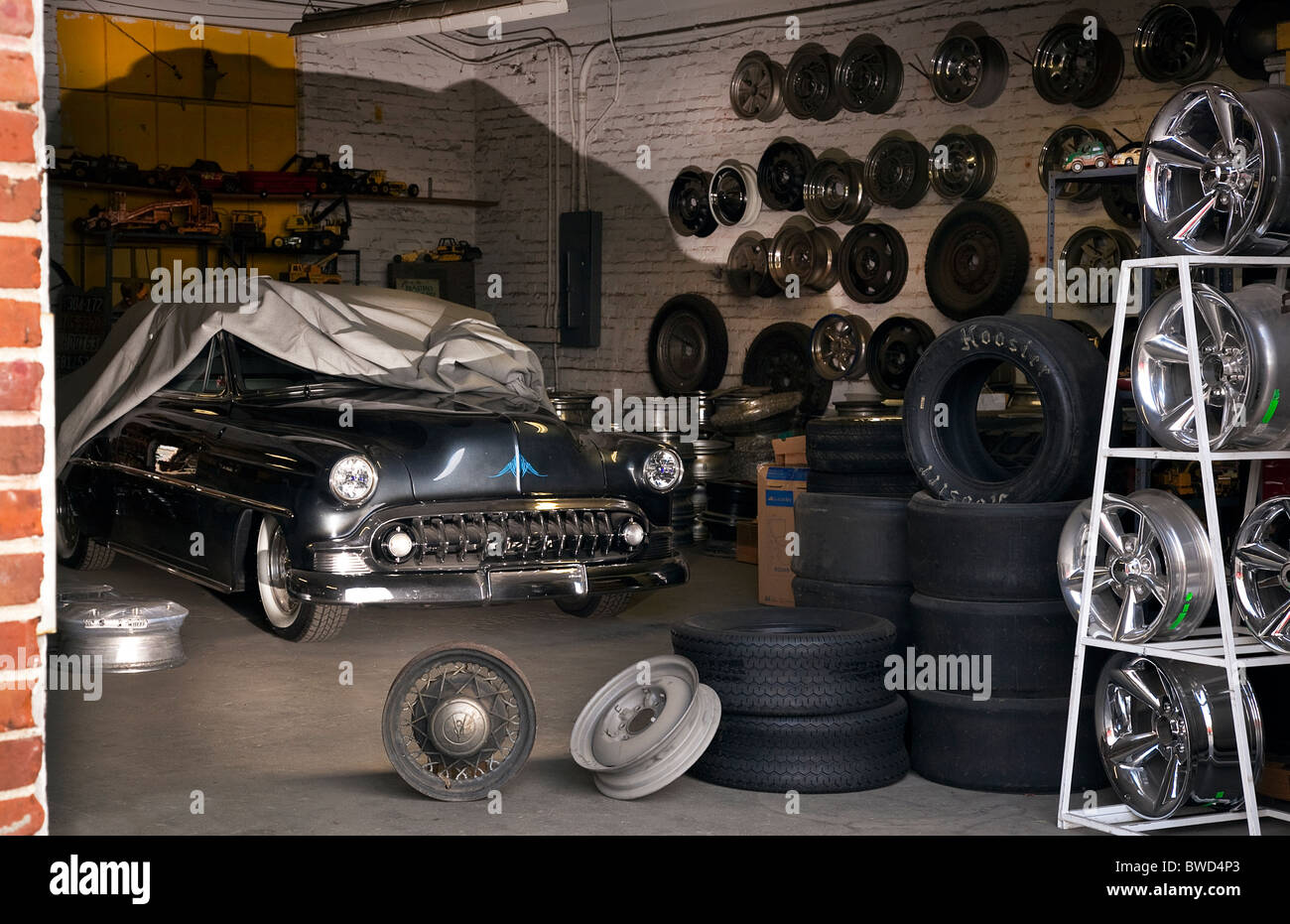 Wheel Service store in USA Stock Photo - Alamy