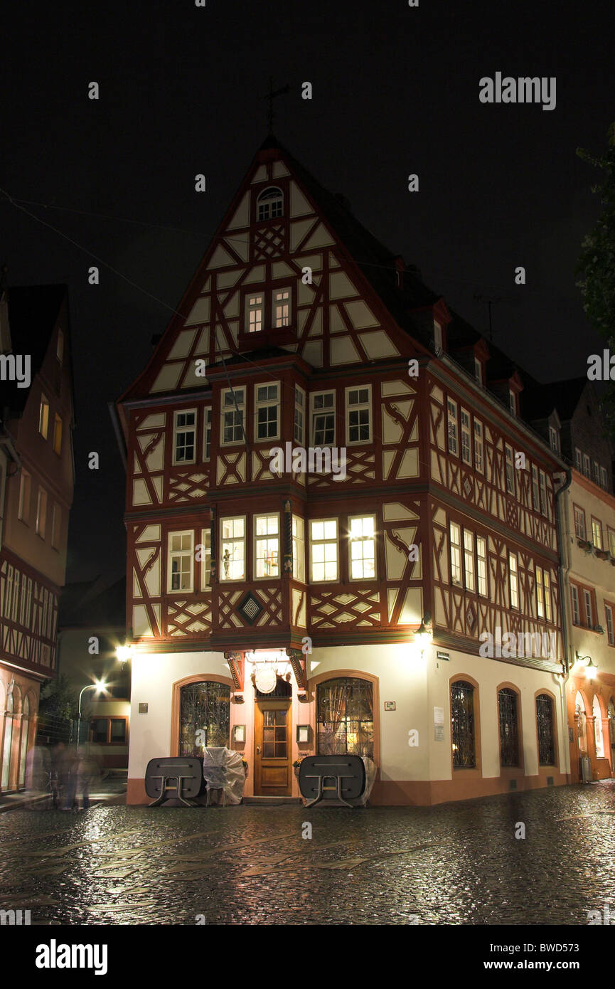 Cobbled square, half-timbered house, Mainz at night, Germany Stock ...