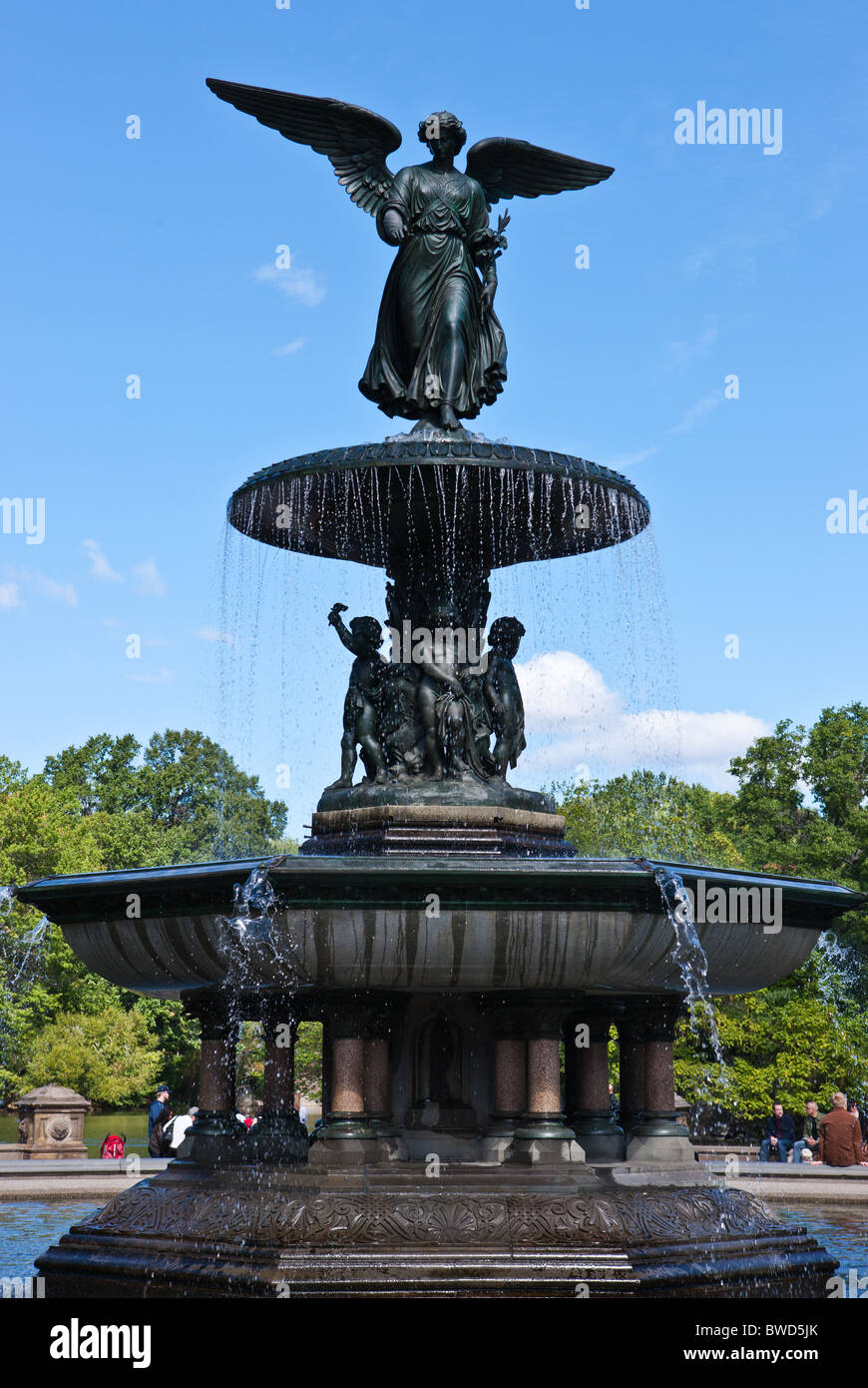 U.S.A., New York, Manhattan, the fountain of the main square in Central ...