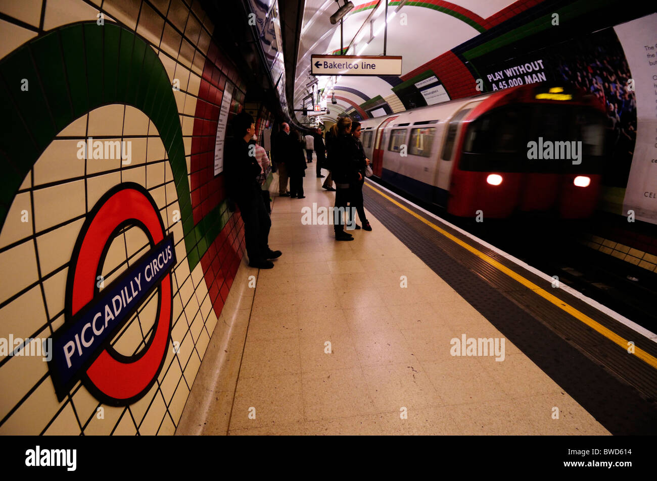 Piccadilly line station hi-res stock photography and images - Alamy