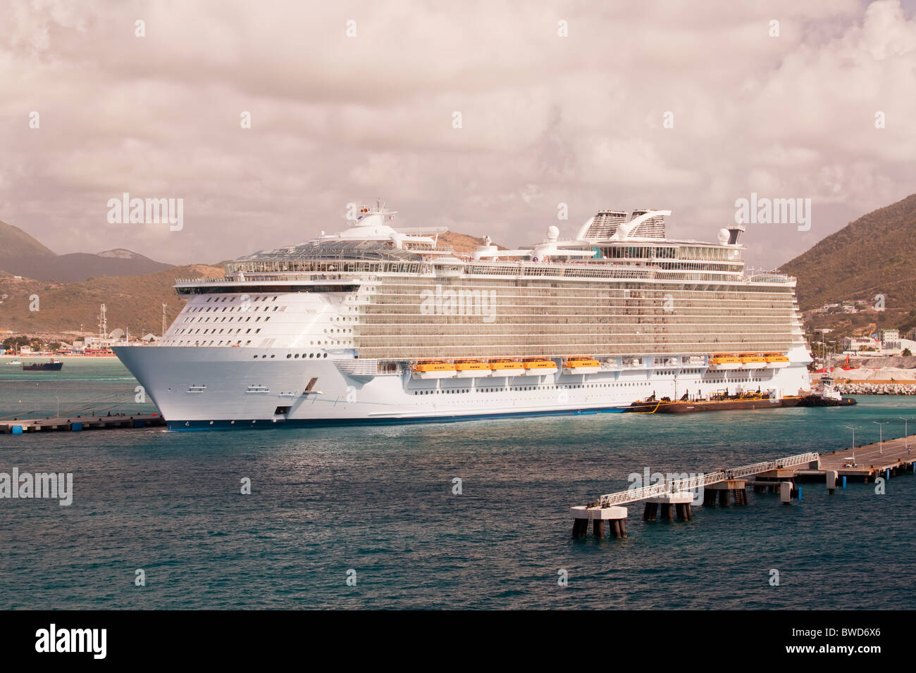 Port of st maarten hi-res stock photography and images - Alamy