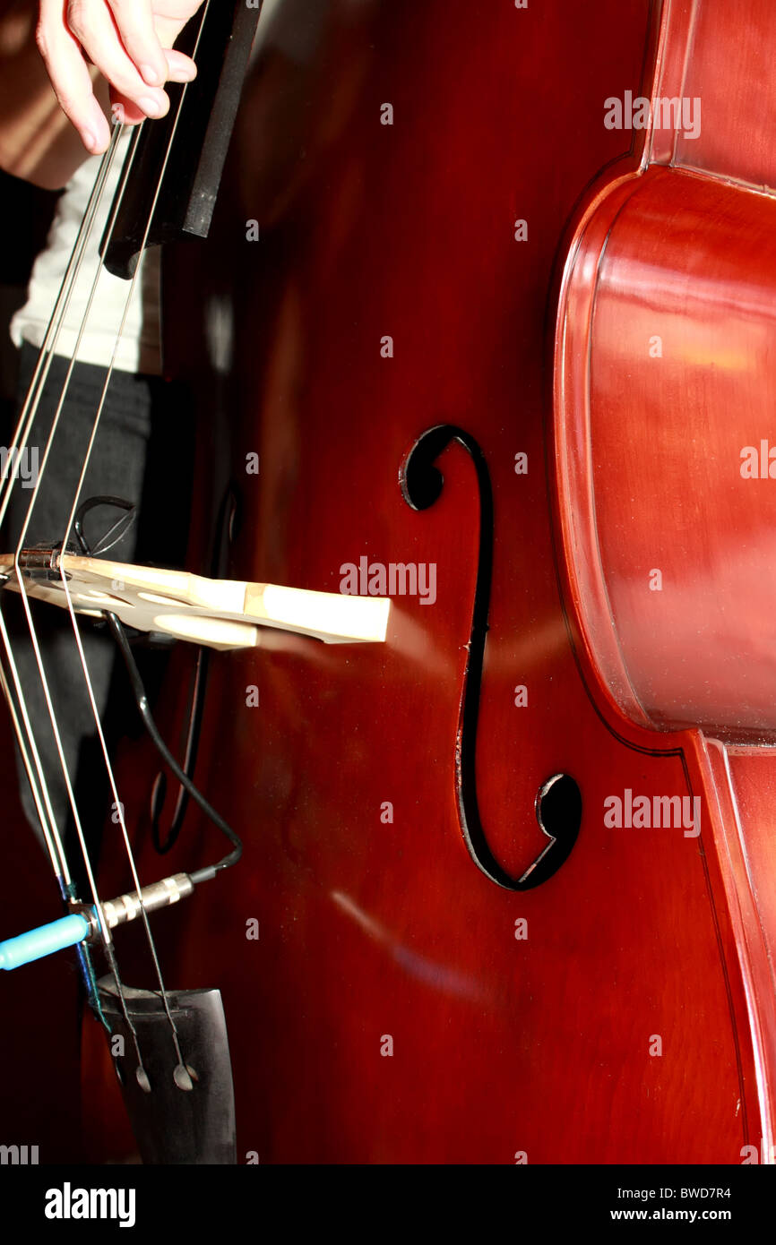 Bass notes hi-res stock photography and images - Alamy