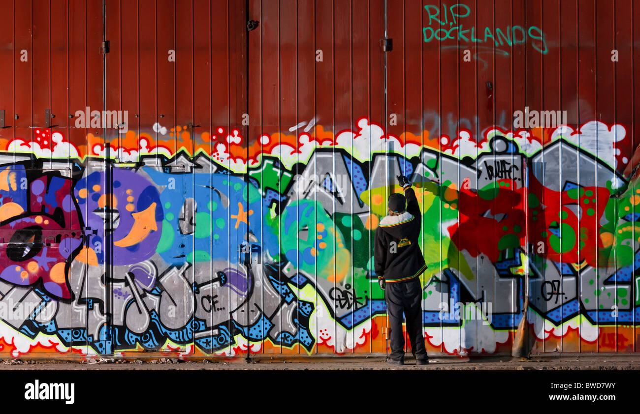 Creating graffiti street art Stock Photo - Alamy