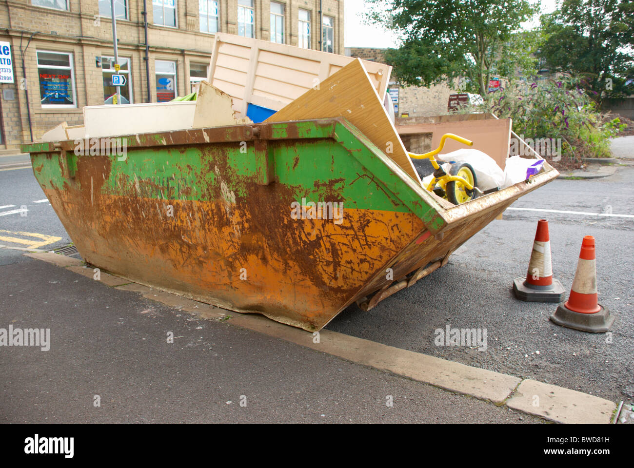 Overloaded skip hi-res stock photography and images - Alamy