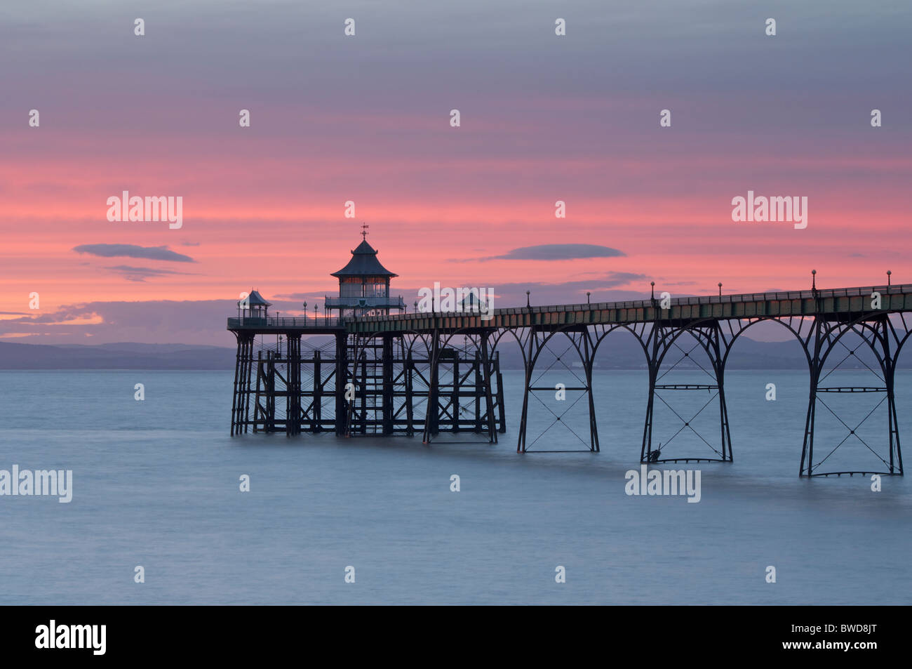 Clevedon pier in an October sunset Stock Photo - Alamy