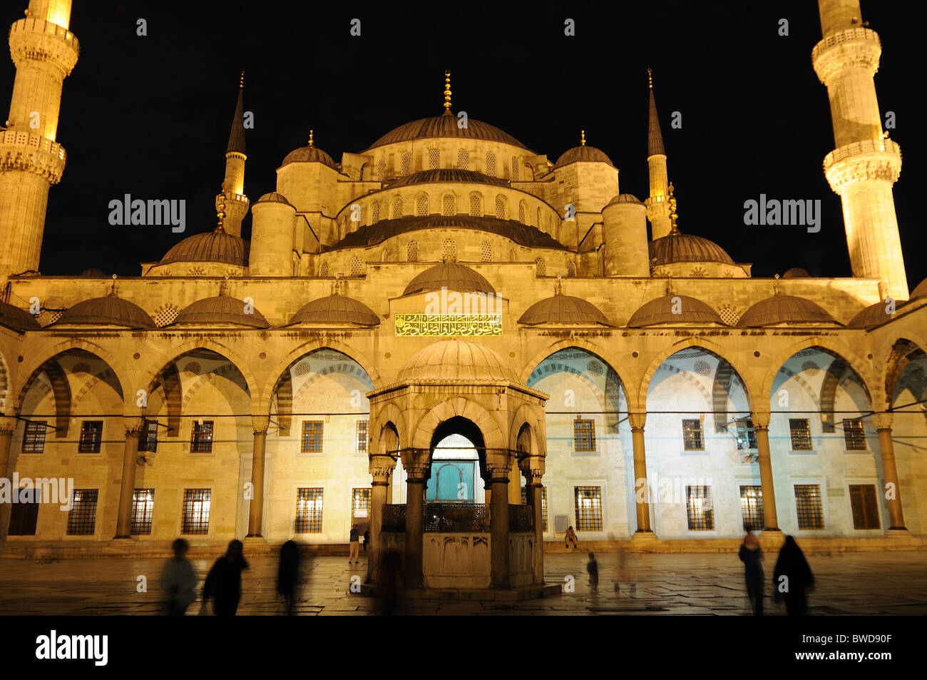 Blue mosque in Istanbul at night Stock Photo - Alamy