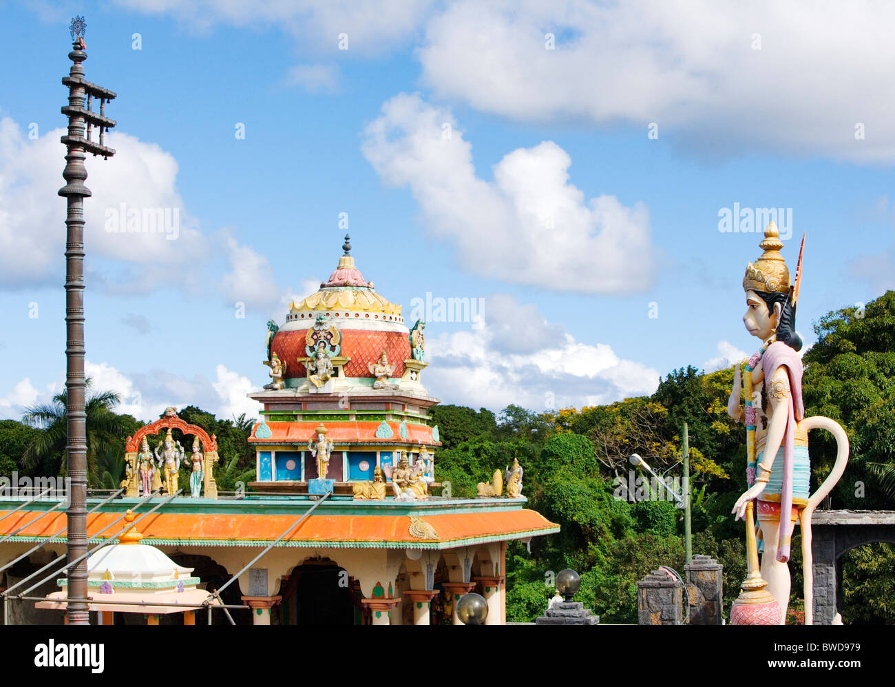 Mauritian temple exterior hanumen statue hi-res stock photography and ...