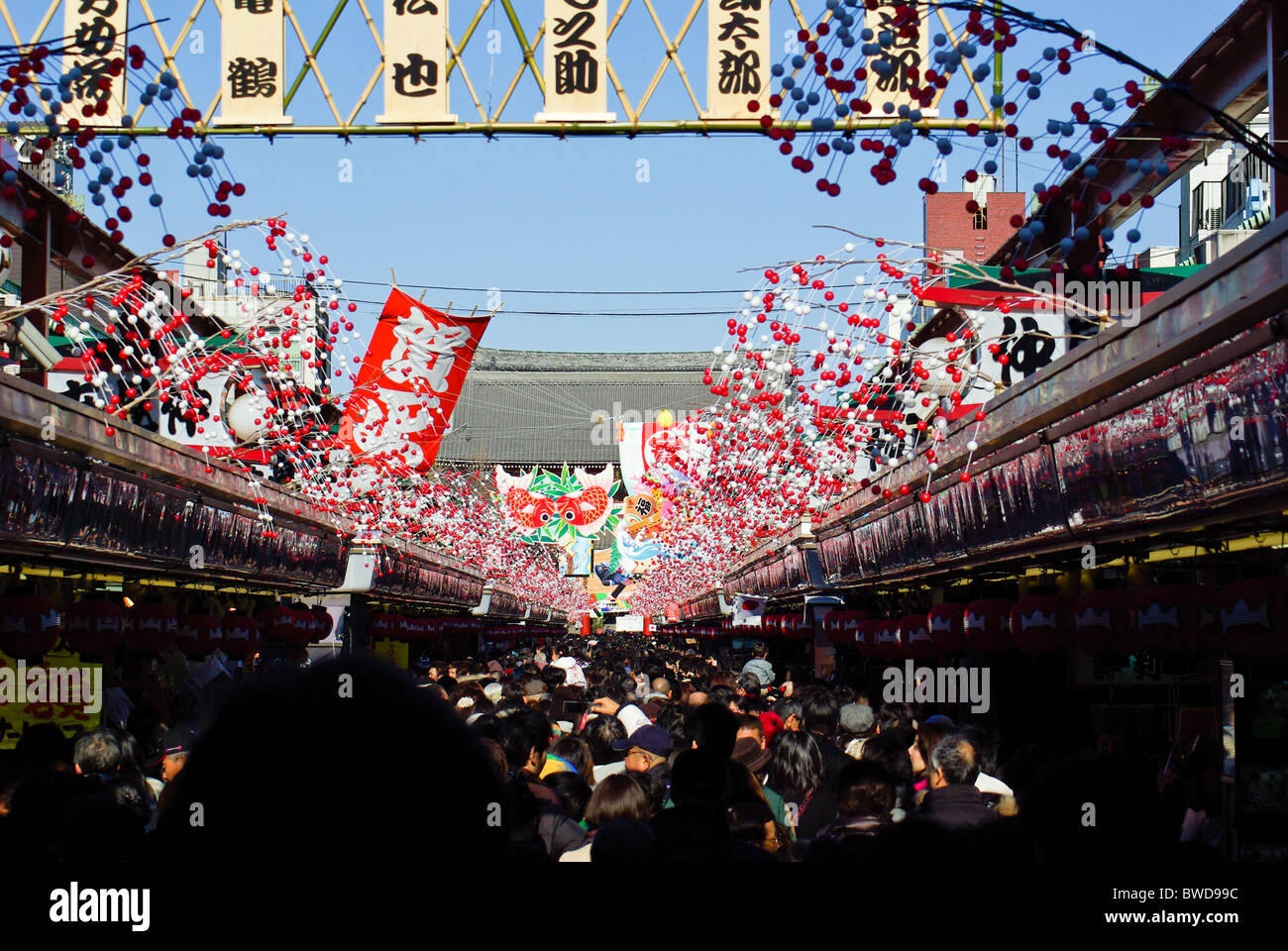 Nakamise Outdoor Market in Asakusa leadig to Sensoji Temple packed with ...