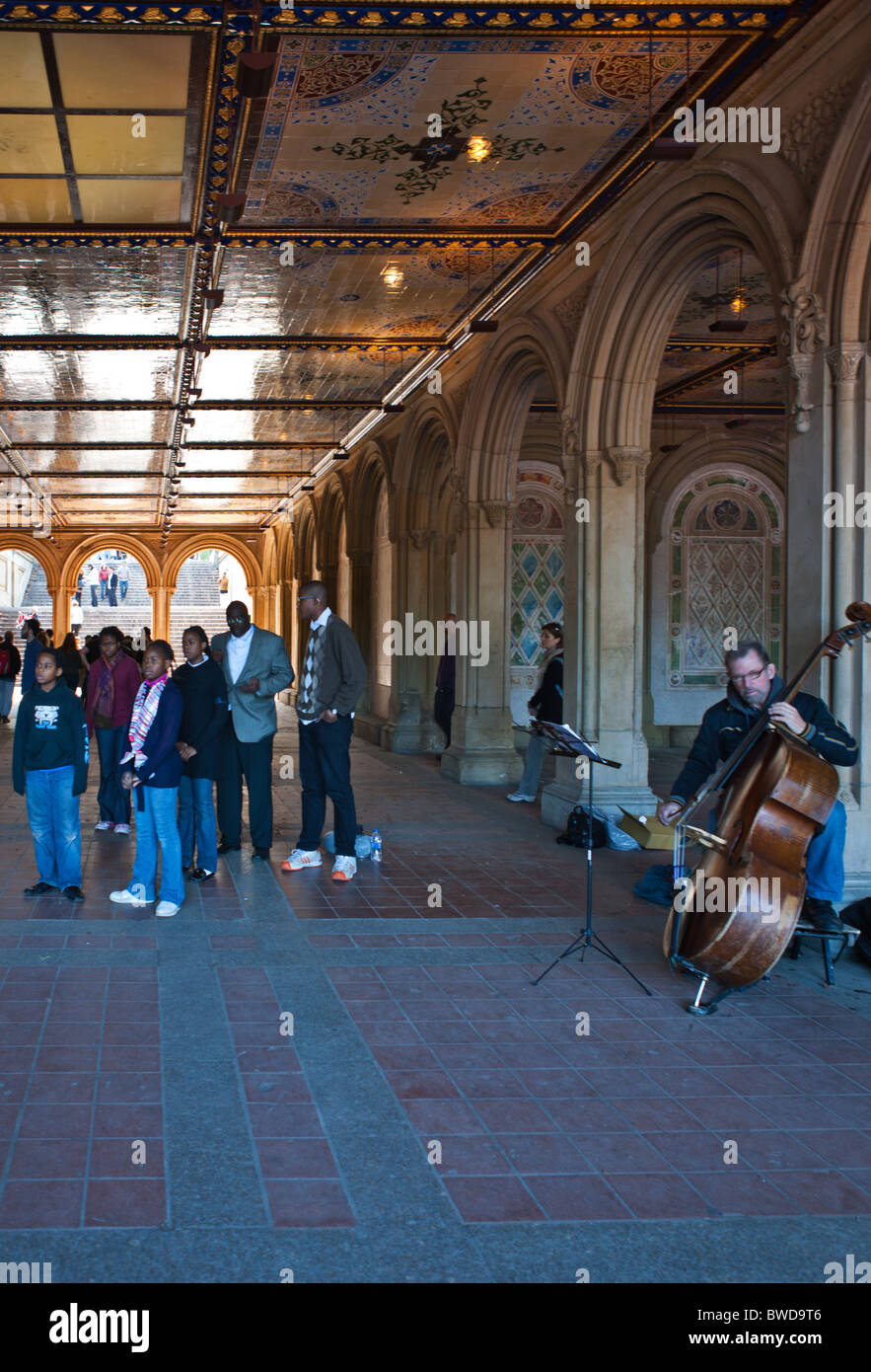 U.S.A., New York, Manhattan, a coir singers in the Central Park Stock ...
