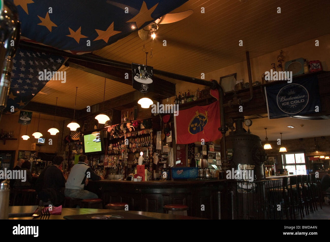 Traditional irish pub interior hi-res stock photography and images - Alamy