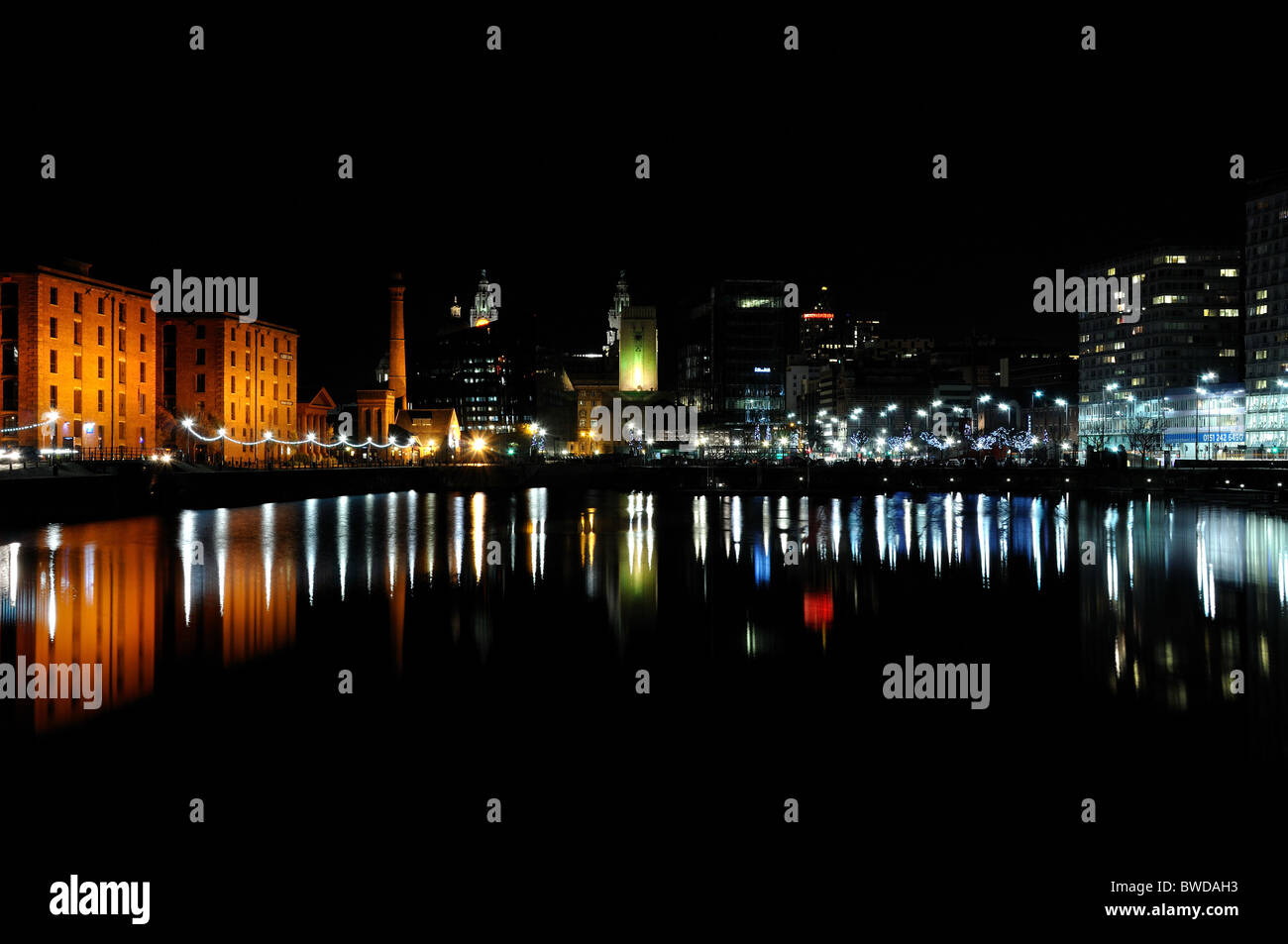 Liverpool Merseyside Albert Dock at night Stock Photo - Alamy
