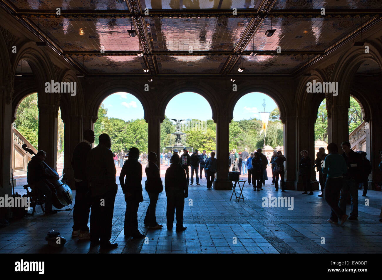 Singers outdoor hi-res stock photography and images - Alamy