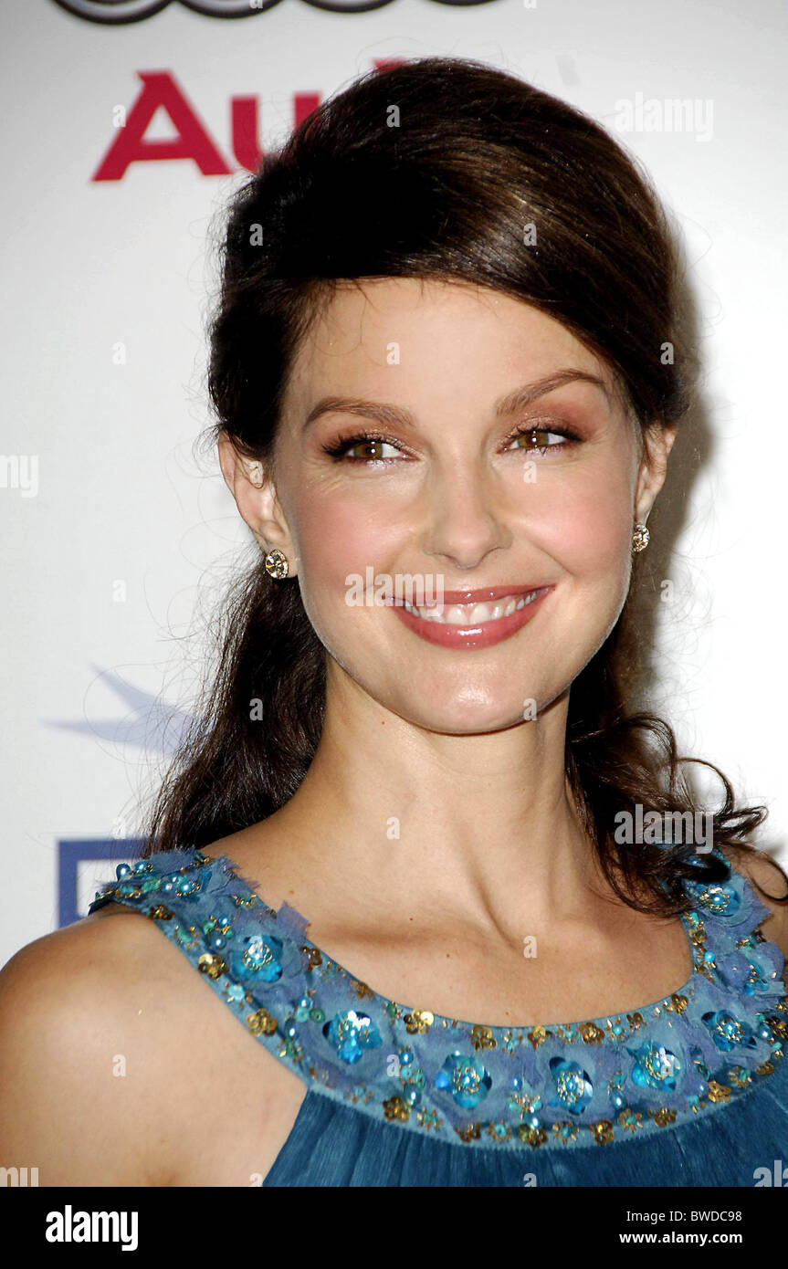 Ashley judd dress hi-res stock photography and images - Alamy